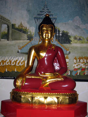 Picture of Red Buddha in Chiang Mai